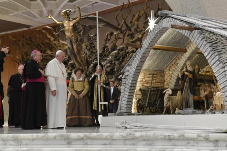 The Pope inaugurates the representation of the nativity with the ...